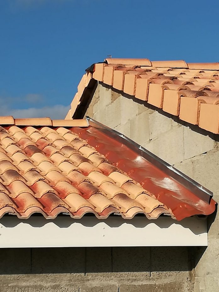 Bandes de solin : à quoi servent-elles et comment les poser